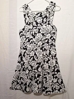 B Darlin | Dresses | 32b Darlin Black And White Floral Midi Dress ...